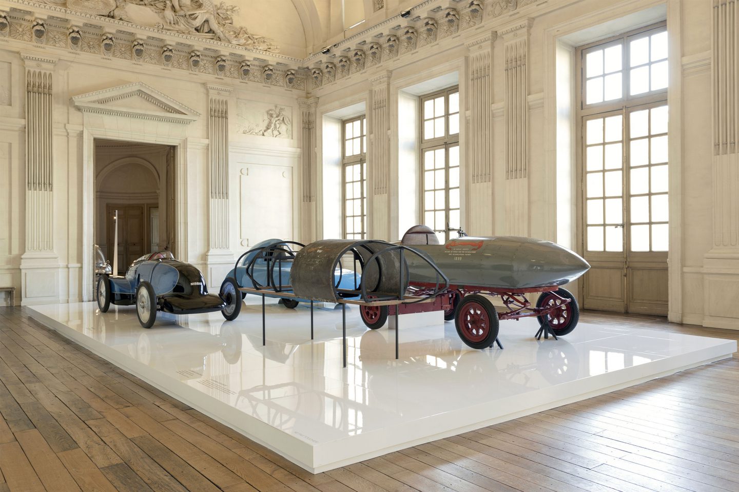 "Concept Car, Beauté Pure” is an exhibition of new cars in a unique ...